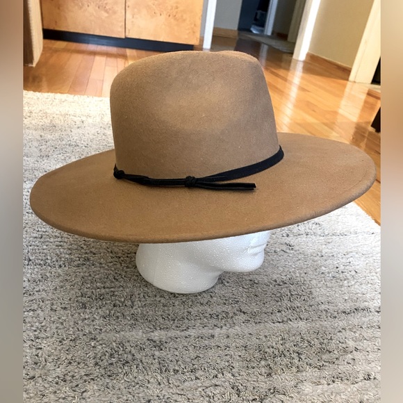 Universal Thread | Accessories | Universal Thread Tan Rimmed Hat Unisex ...